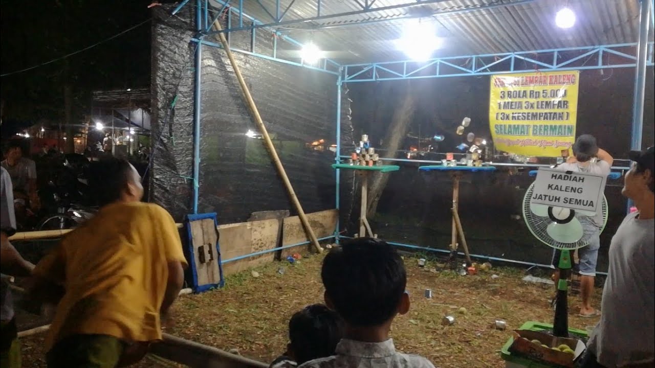 Permainan lempar kaleng (PASAR RAKYAT TANGGUL) - YouTube