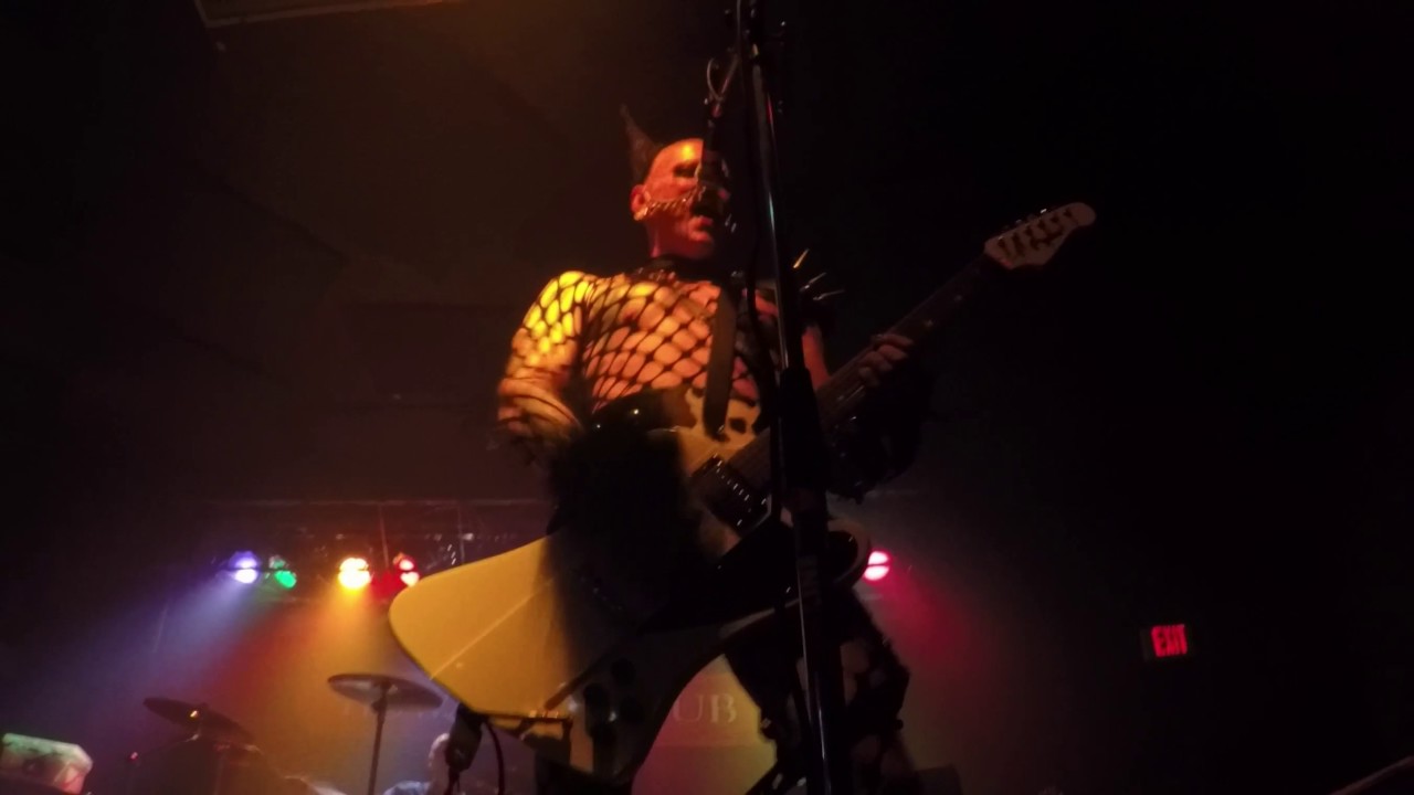 Freak Box - The Vampire Girl - YouTube