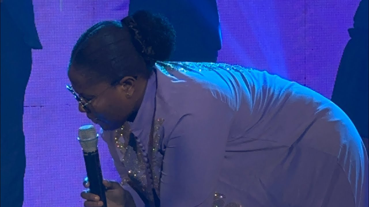 Nigerian Gospel singer MIRACLE BABS powerful worship ministration with ...