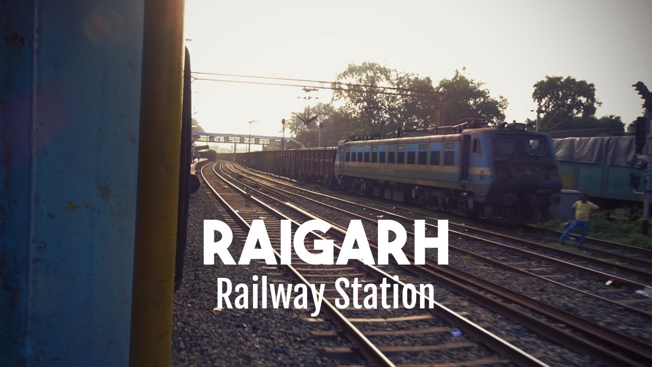 Azad Hind Express leaving Raigarh (Chhattisgarh) station early in the ...
