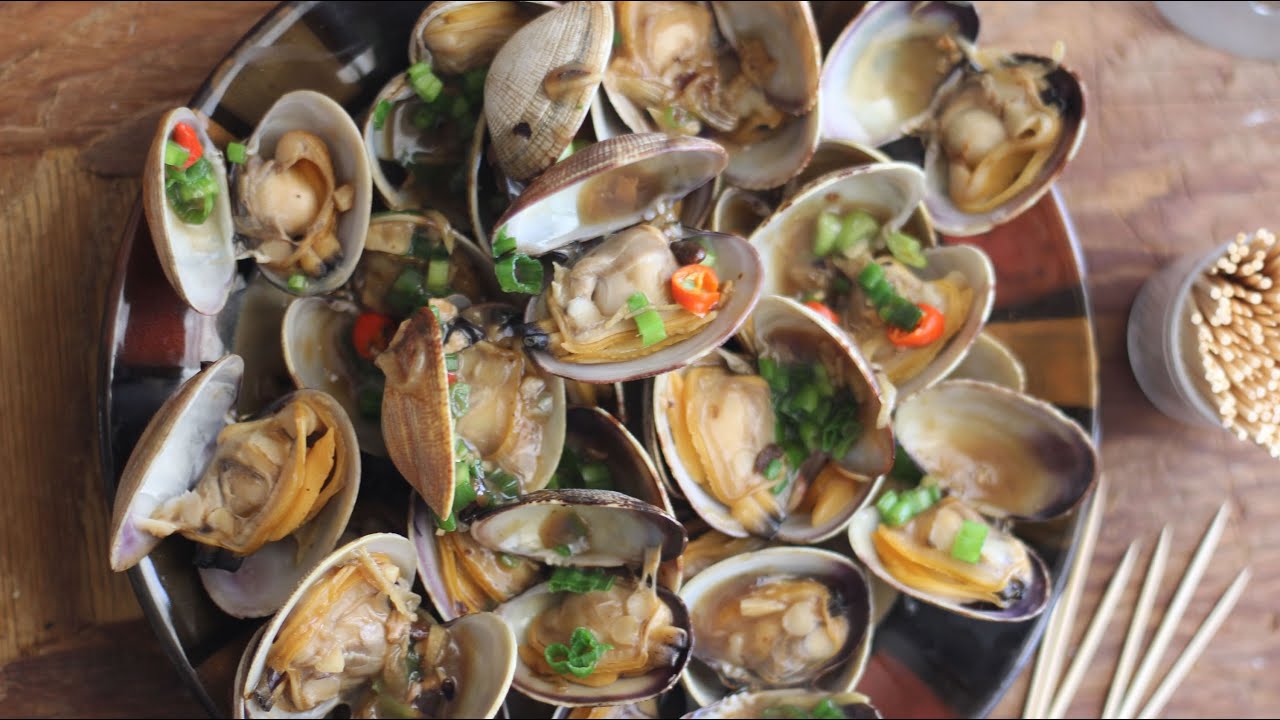 Stir-Fried Clams with Black Bean Sauce (Ngheu Xao Tương đen) 豉汁炒蜆 - YouTube