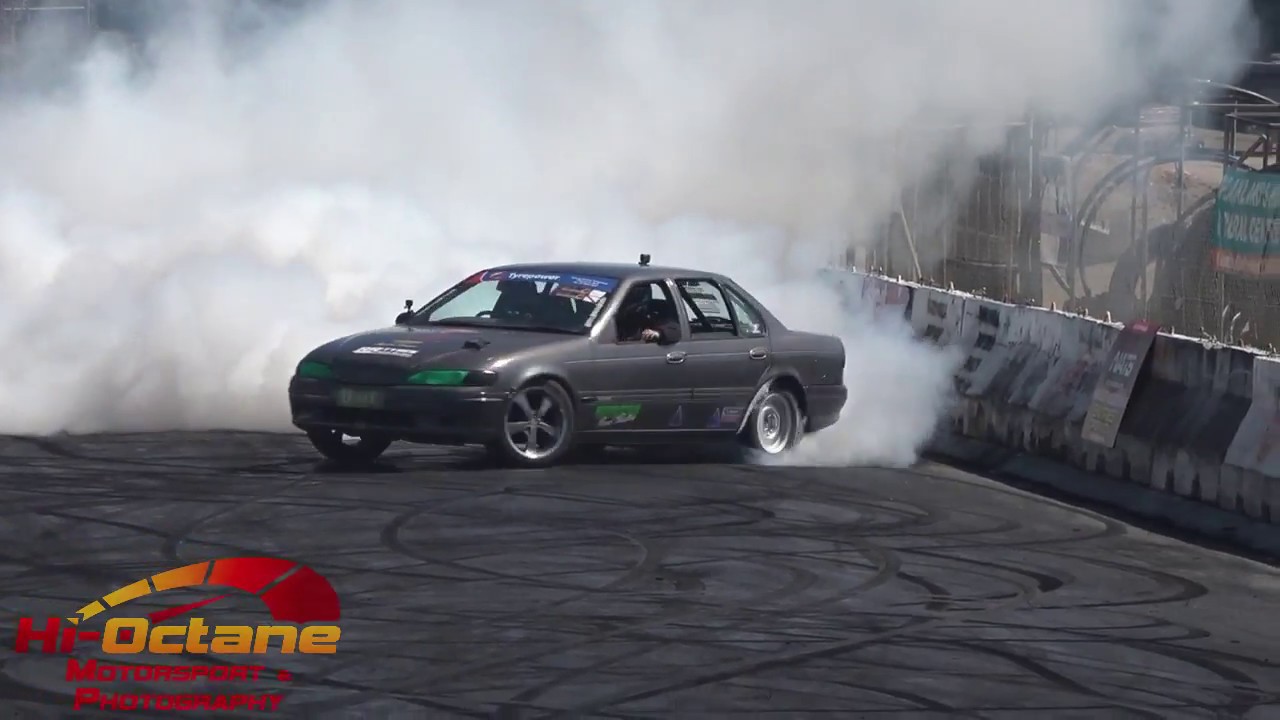 EF OFF BURNOUT AT GATTON MOTORFEST - YouTube