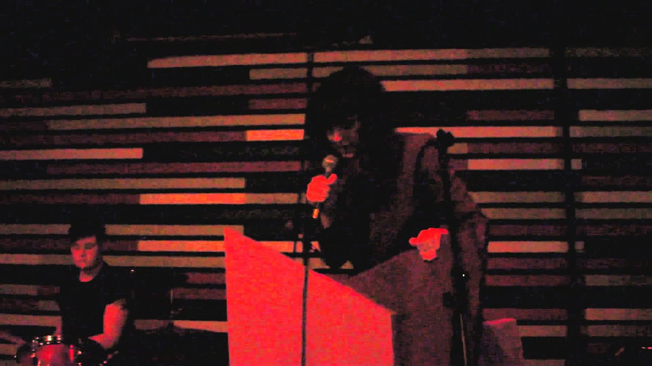 KATE'S BUSH (Kate Bush cover band) - Running Up That Hill - [live @ Le ...