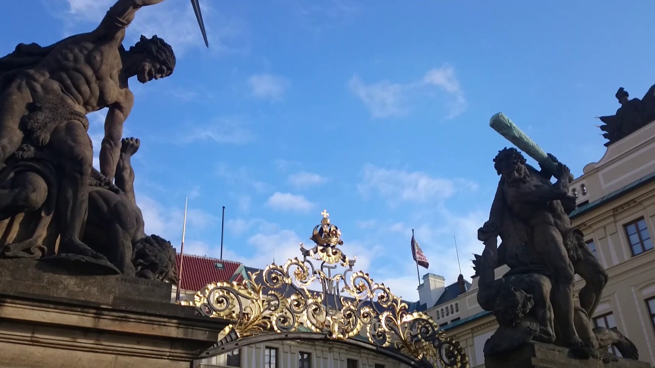 Pražský Hrad stridani strazi(2) - YouTube