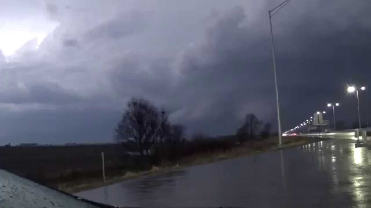 Supercell TORNADO after passing through Fairdale, IL 4/9/15 at 7:25pm ...