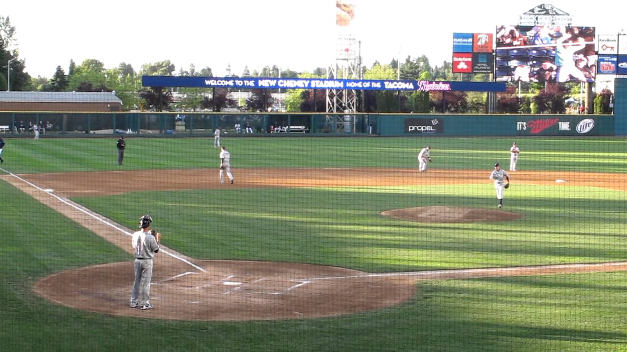 Trevor Bauer's crow hop - YouTube