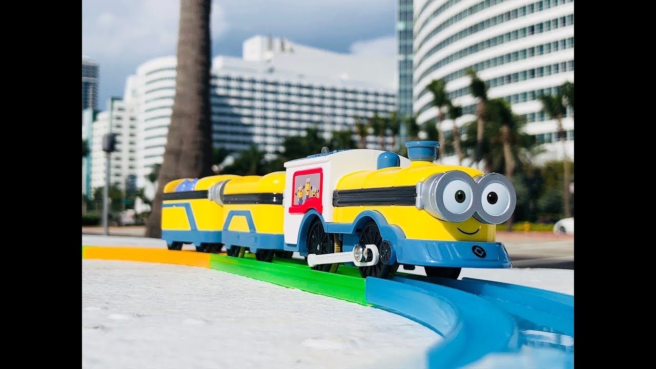Tomy Plarail Dream Railway Despicable Me Minions Talking Train visit ...