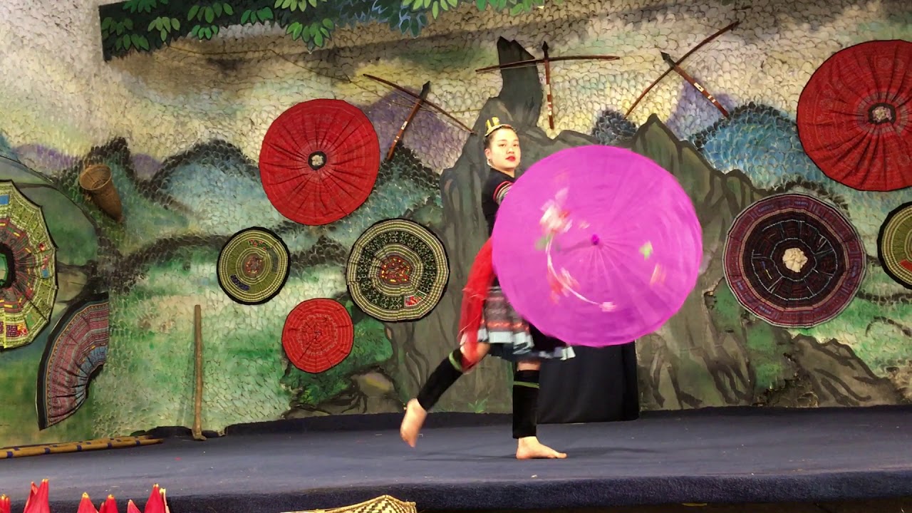 H‘mong traditional dance - YouTube