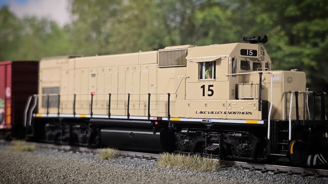 Gp15 #15 switches box cars. Ho scale model railroading. - YouTube