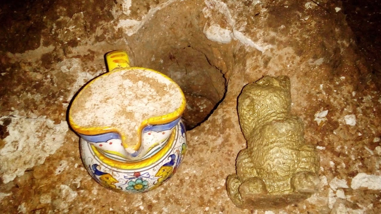 I found the treasure inside a hole in the ground فتح ران صخري وإستخراج ...