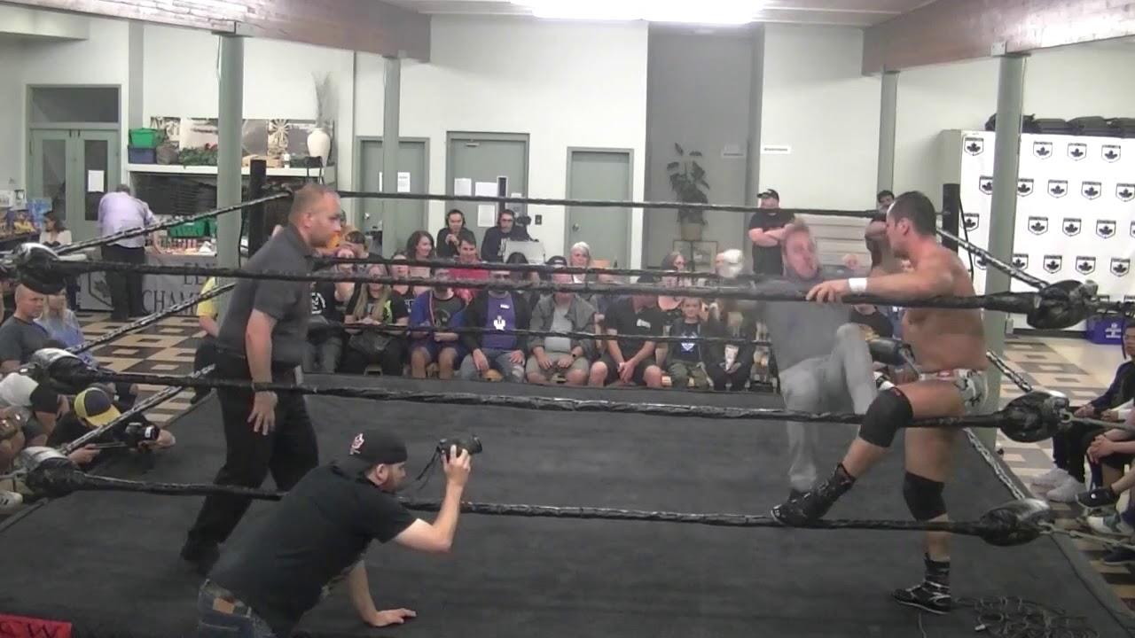Erik Strange vs Mitch Mulligan - YouTube