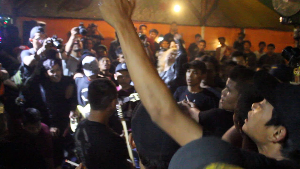 DOM 65 - Me and The Kids // Jamming Cafe - YouTube