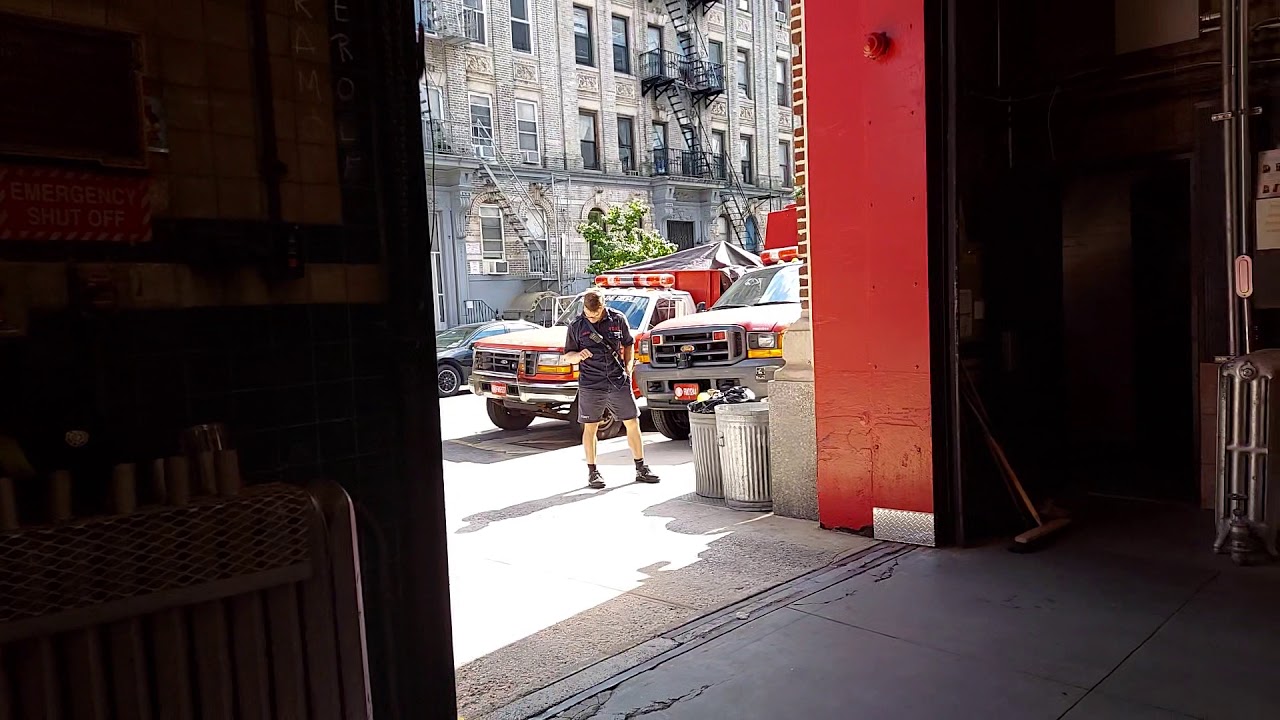 FDNY Engine 229 Returning to Quarters On Richardson street - YouTube