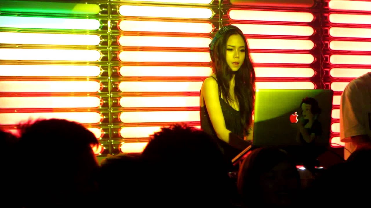 Dj Roxy June at Club Celebrities Miri - YouTube