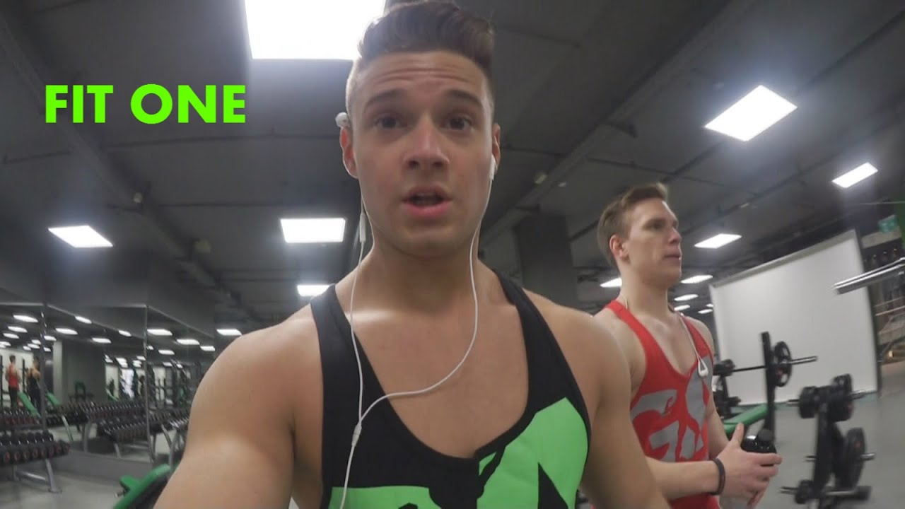 Erstes Workout im Fit One | 7 Stöcke Gym - YouTube