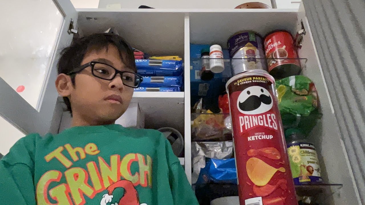 Im eating food made by a YouTuber - YouTube