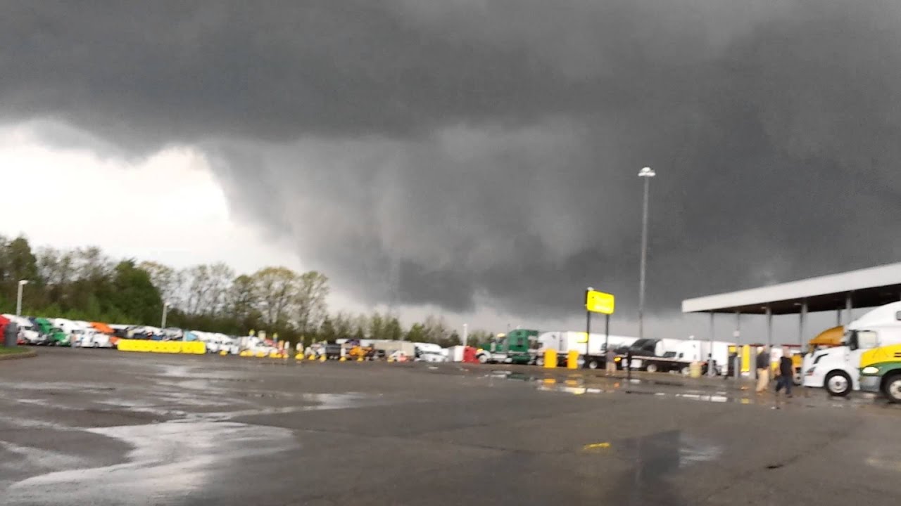 TA Lodi tornado video 2 - YouTube