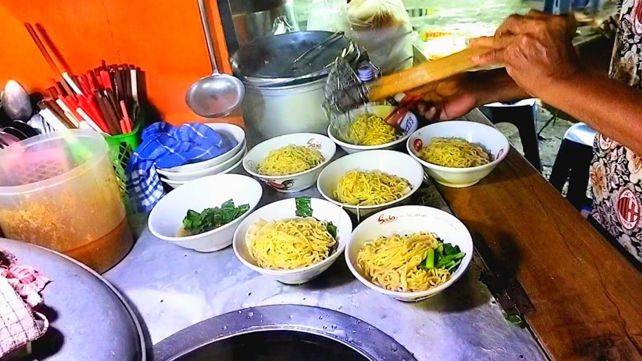 Mie Ayam - roadside chicken noodle ~ Indonesian Street Food - YouTube