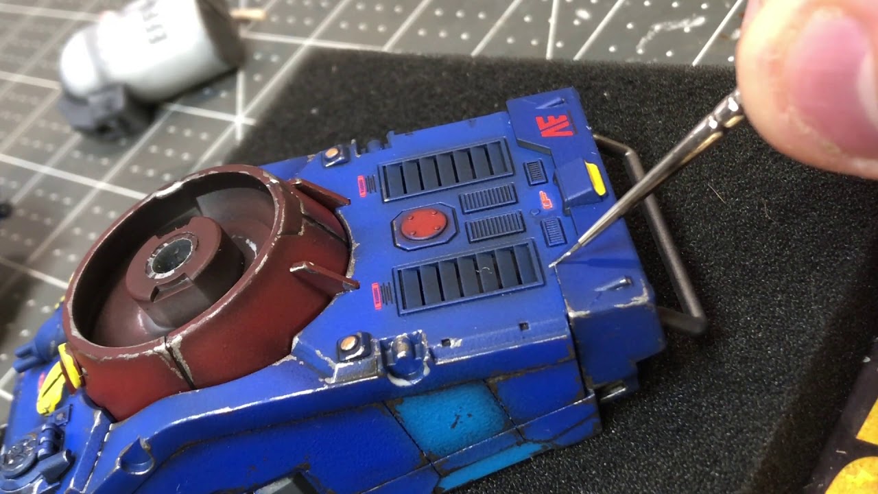 Gunpla Weathering/chipping - YouTube