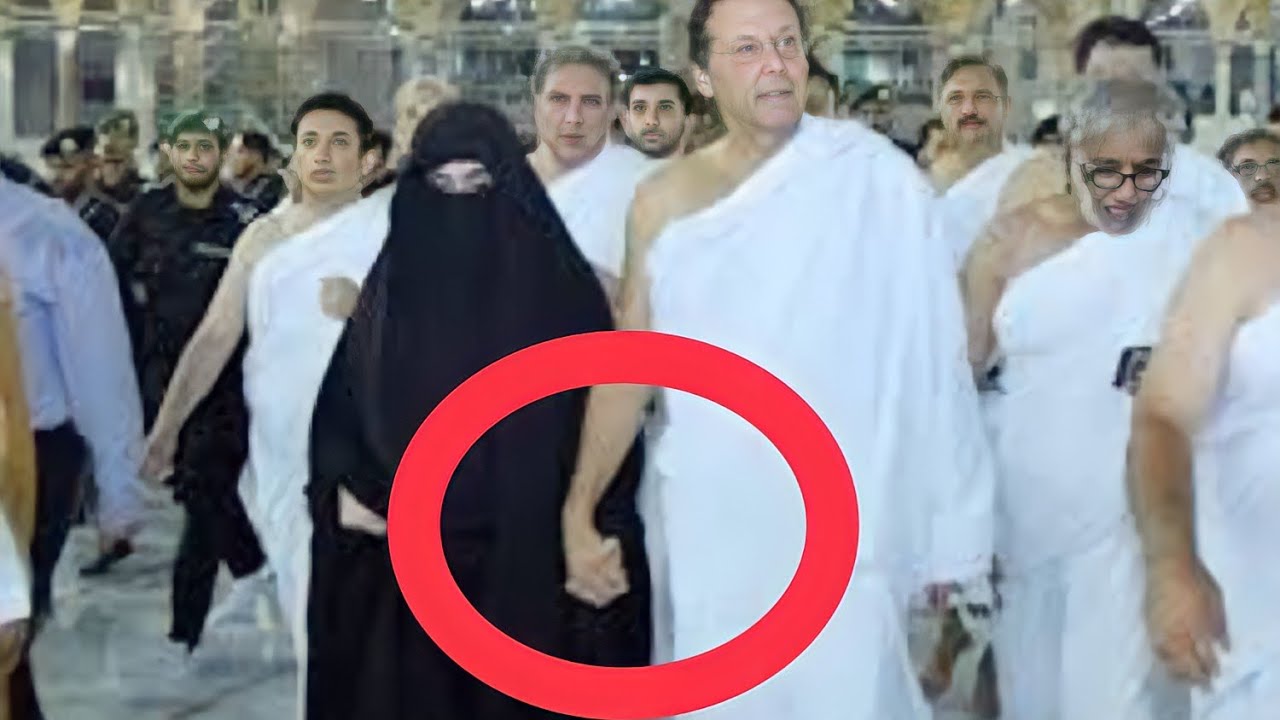 Bushra Bibi in Makka with Pm Imran Khan | Imran Khan's Wife Bushra ...