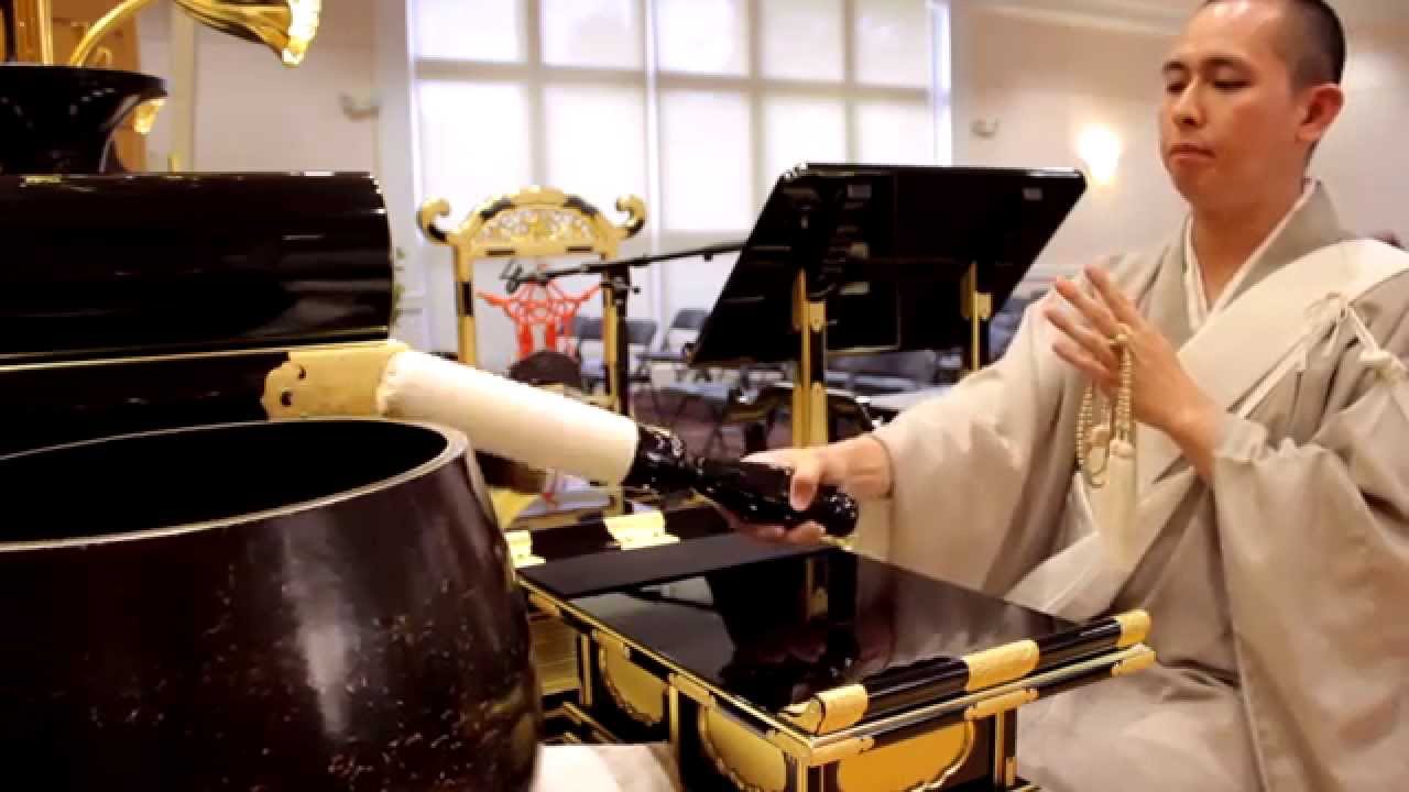 Offerings to the Buddha: Ringing the Bell - YouTube