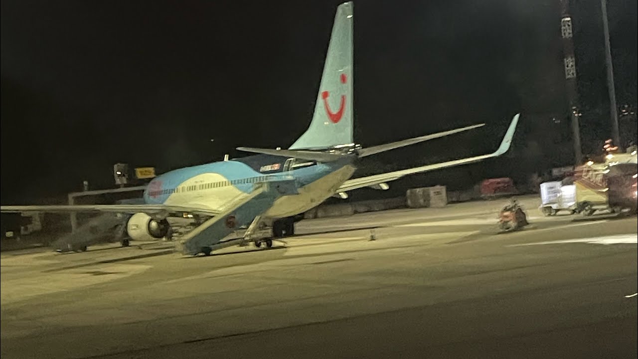 Tui 737 Takeoff at Manchester - YouTube