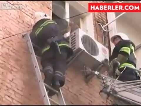 Düşerken Klimaya Yapışarak Kurtuldu