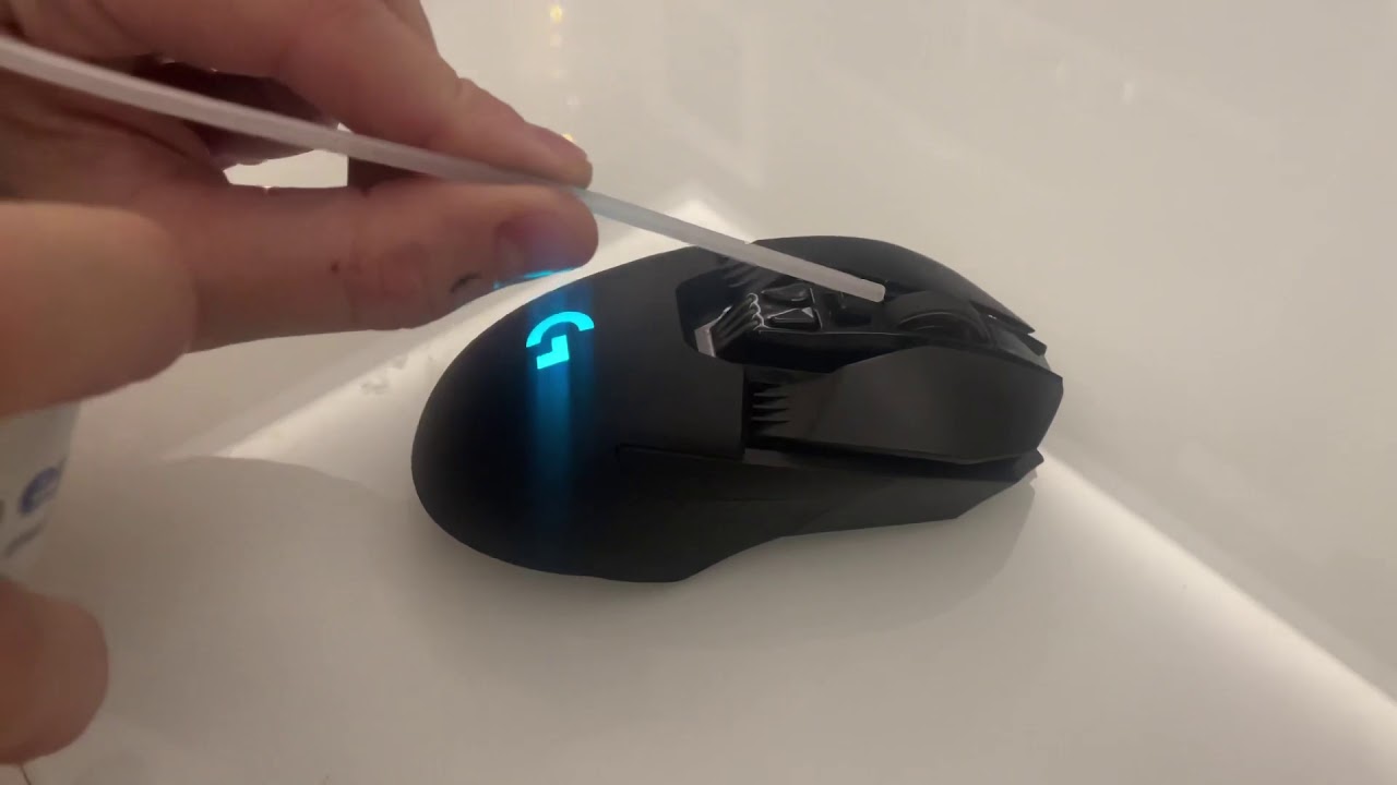 Logitech G903 mouse wheel test with my little daughter. - YouTube