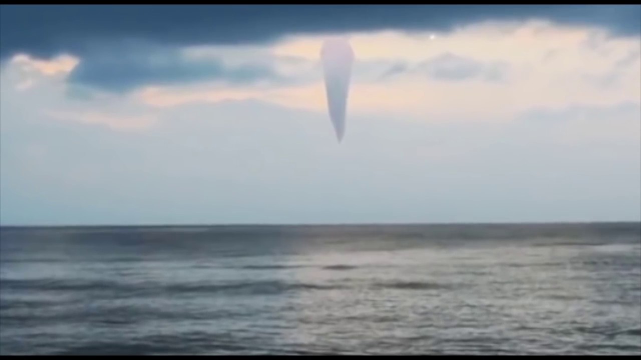 UFO GALAXY - Footage of flying diamond over seas - YouTube