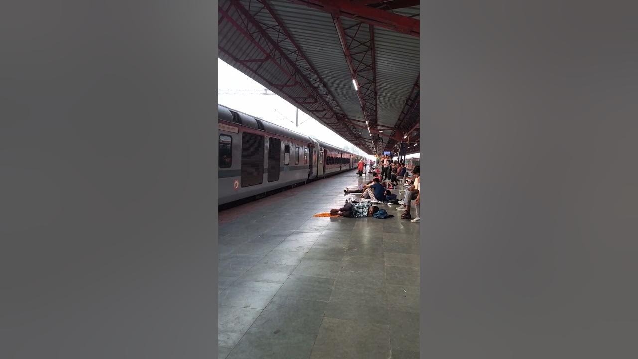 14163 Sangam Express ( Subedarganj Meerut City ) arrival at Meerut City junction Railway station ...