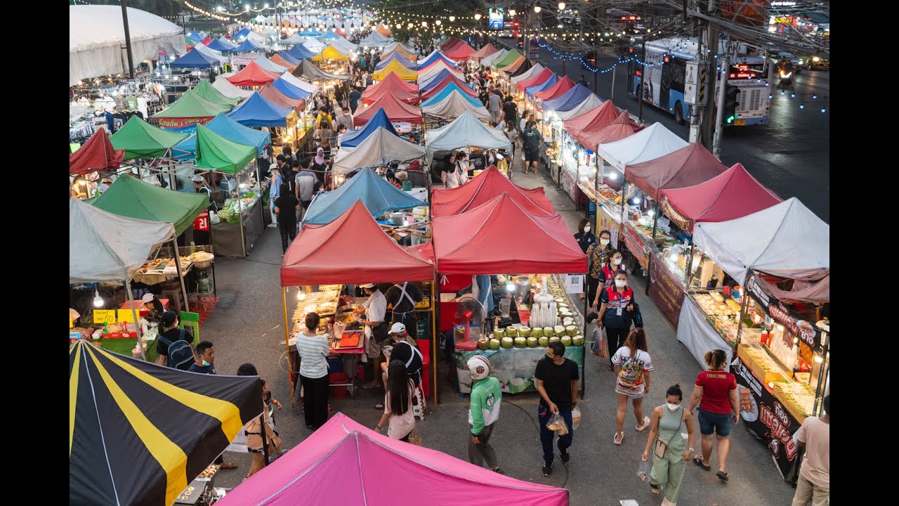 [4K] Walk inside Bangkok flea market on the evening at Ramkhamhaeng ...