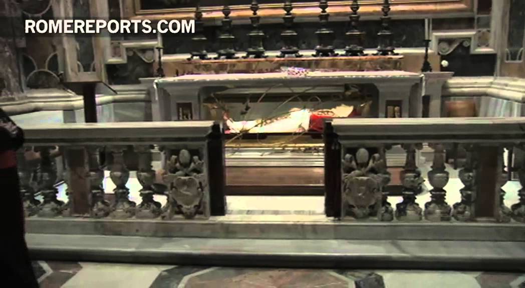 El Papa reza ante la tumba de Juan Pablo II en el aniversario de su ...