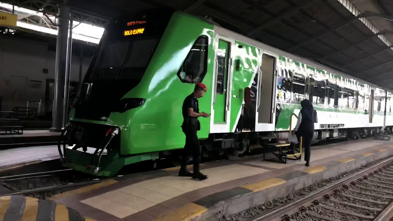 4K Video - Pulang Naik Solo Express - YouTube