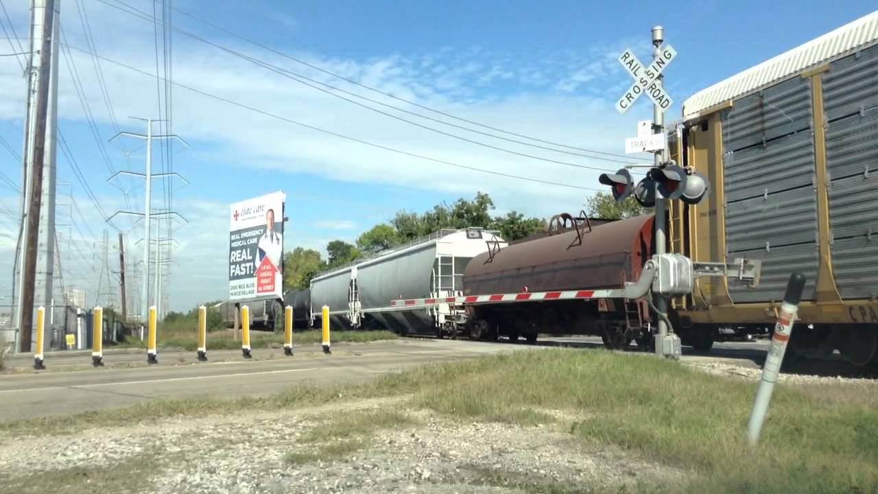 UP 8235 (new C45AH), 4611, Bissonet Crossing, 11/8/14 - YouTube