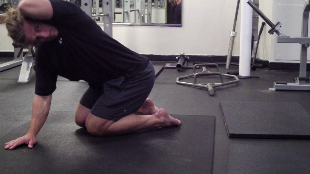 Quadruped Thoracic Rotation - YouTube