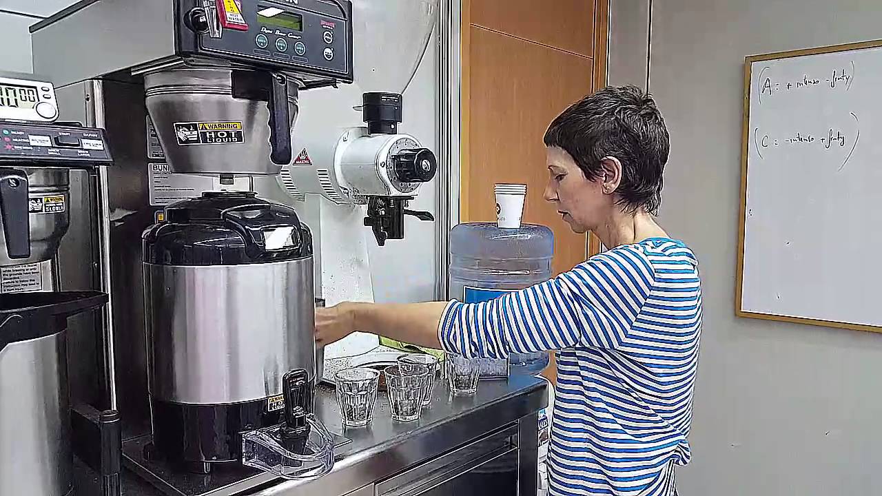 Moliendo café - YouTube