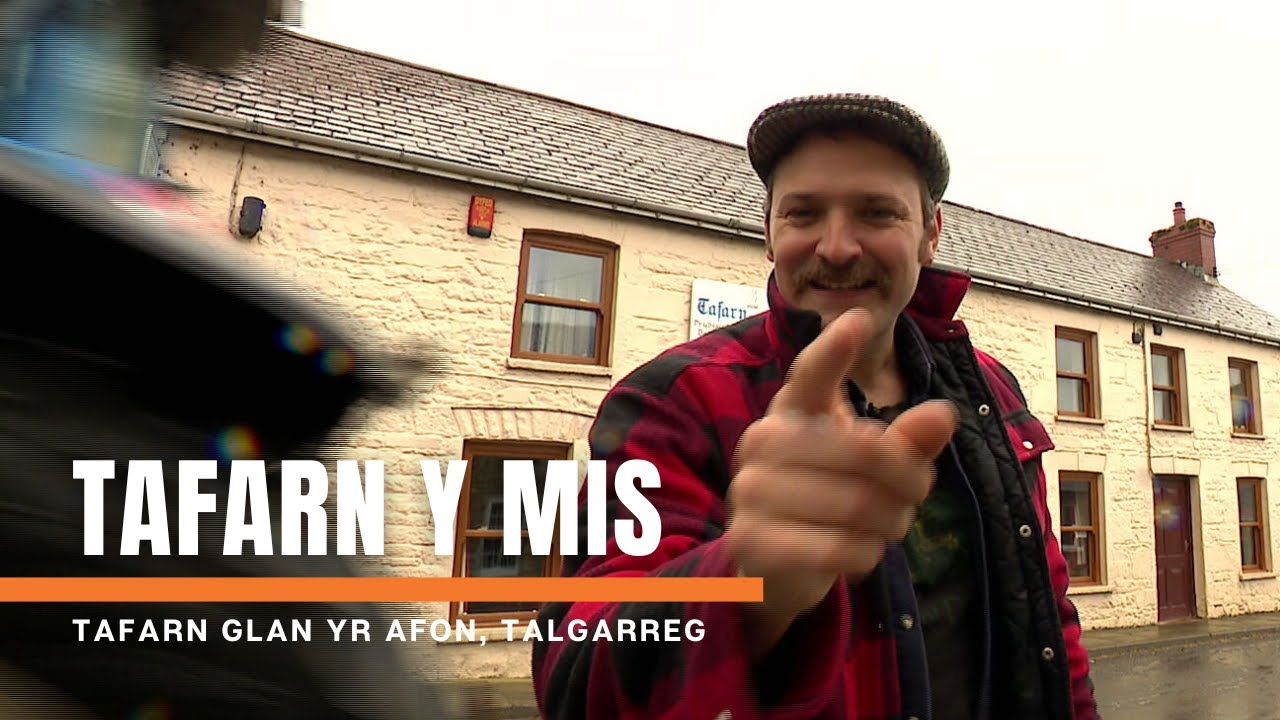 Tafarn y Mis | Tafarn Glan yr Afon, Talgarreg | Welsh Whisperer - YouTube