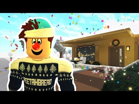 I DECORATED MY BLOXBURG CARDBOARD BOX HOME FOR CHRISTMAS! Peetah's ...