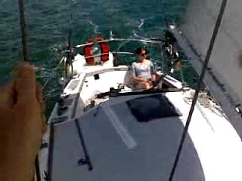 Raven 26 Under sail - YouTube