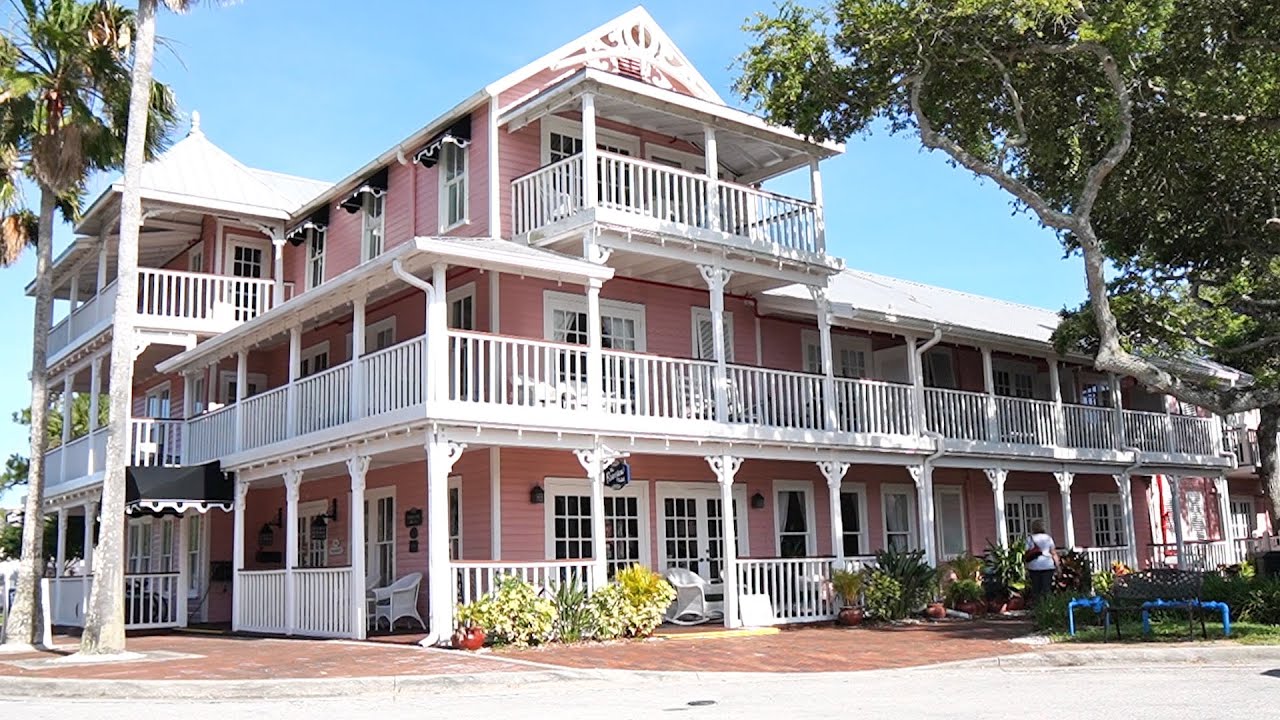 Checking Into The Cutest Pink Hotel At The Beach! Riverview Hotel Room ...