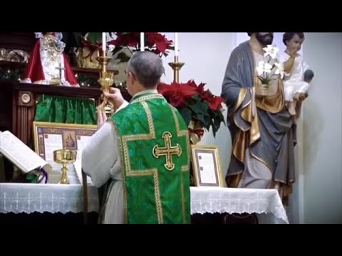 The New Mass vs the Traditional Latin Mass Part II the Offertory - YouTube
