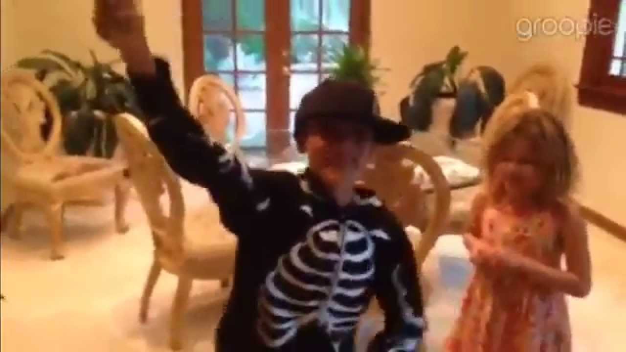 Kids Singing and FARTING! - YouTube