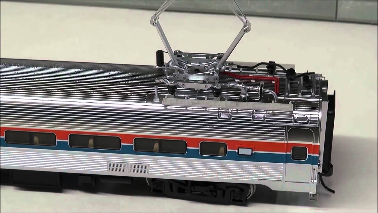 Review: Walthers Proto 85' Budd Metroliner Coach DCC/Sound Amtrak 920 ...