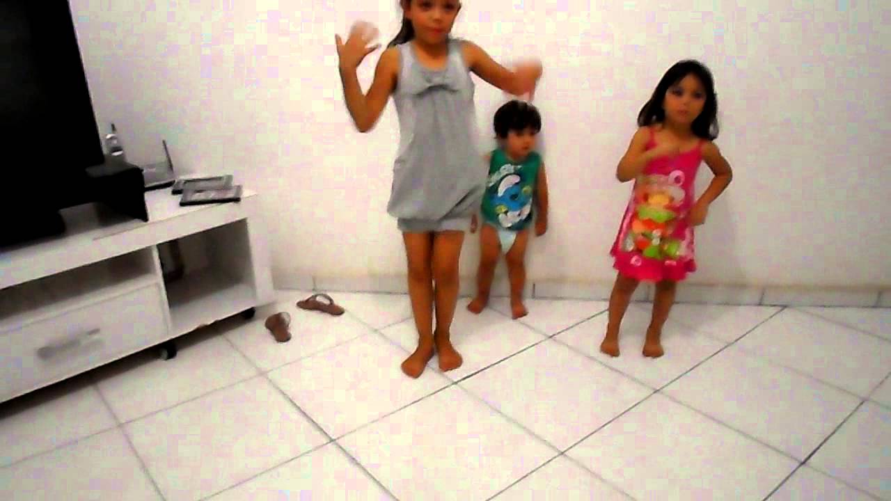 Bebe dancando empreguete - YouTube