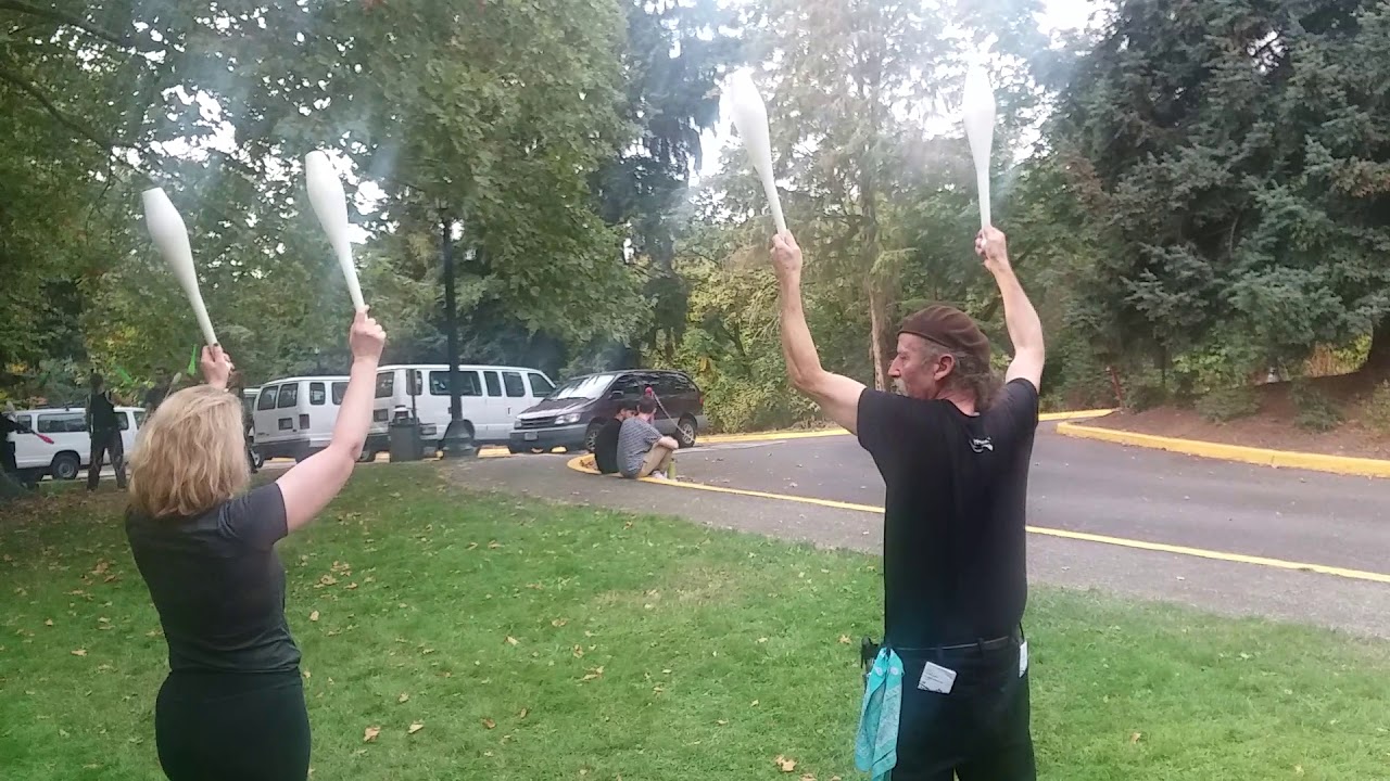 Cindy Marvell and Tim Furst at the Portland Juggling Festival - YouTube
