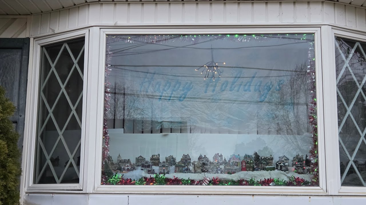 Vlogmas23 getting ready for Christmas. Checking window display done ...