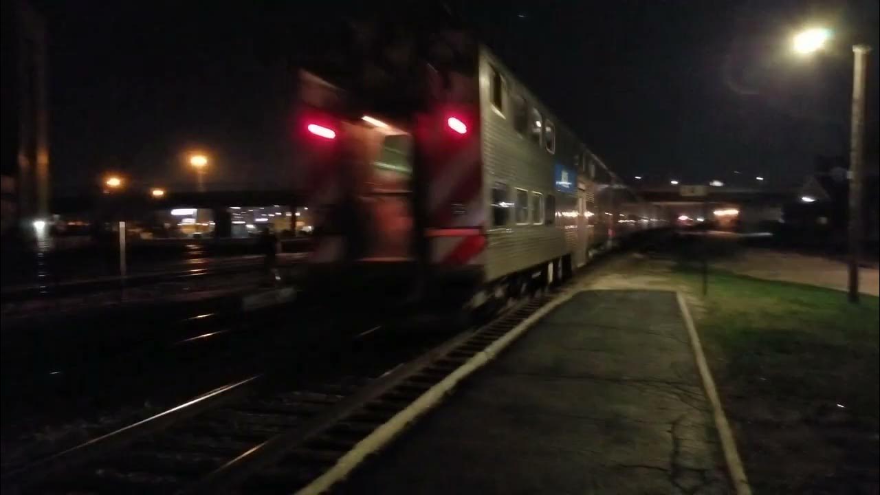 Metra outbound with F59PHI meets CP yard job with NS Dash 9 pair - YouTube