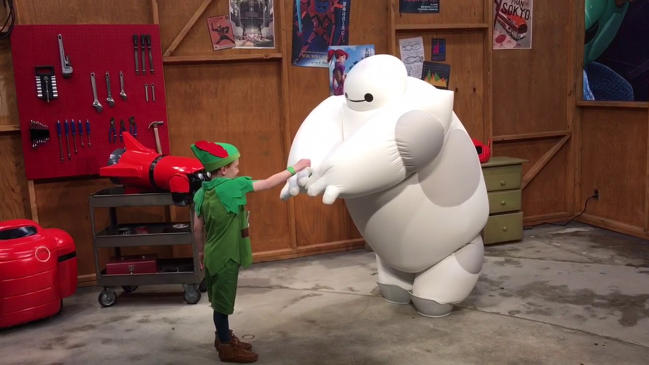 Cutest meet with Baymax ever!! ⭐️ - YouTube