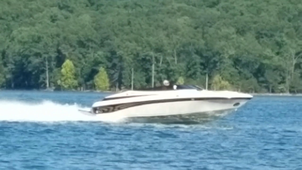 2000 Crownline 202 LPX Fly By - 53 MPH - YouTube