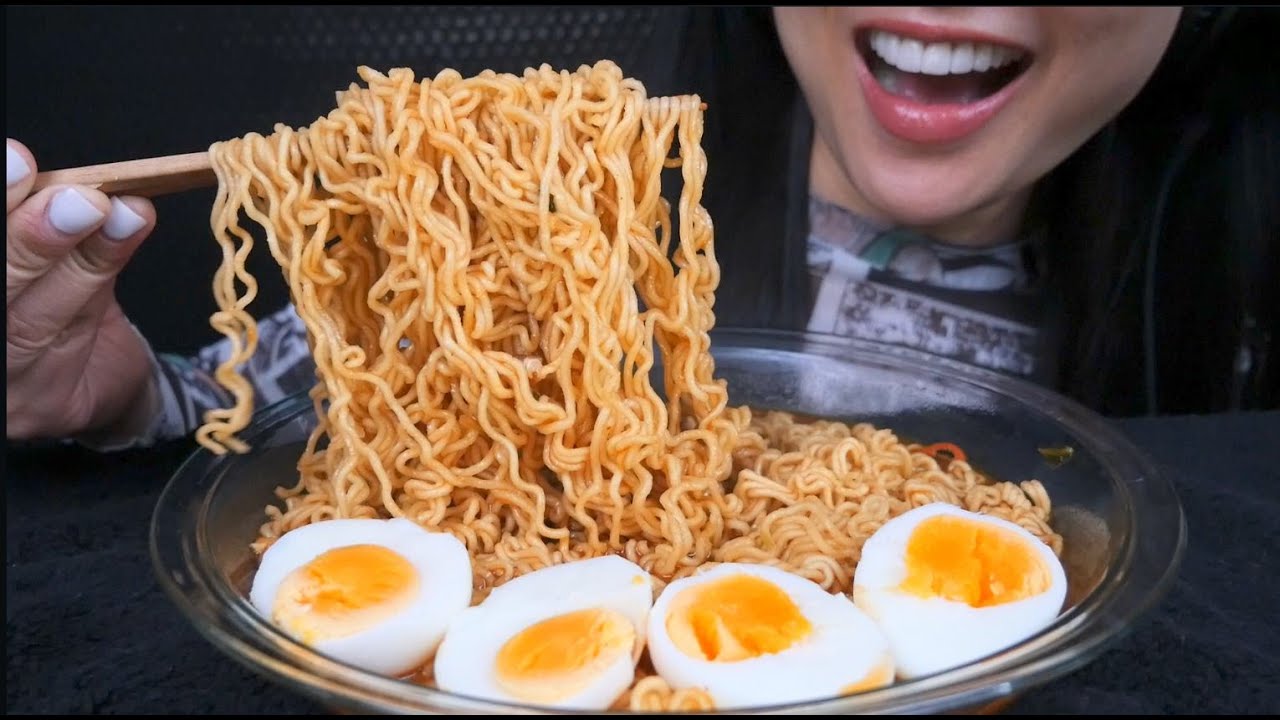 *NEW TOM YUM NOODLES BY NONGSHIM (ASMR EATING SOUNDS) LIGHT WHISPERS ...